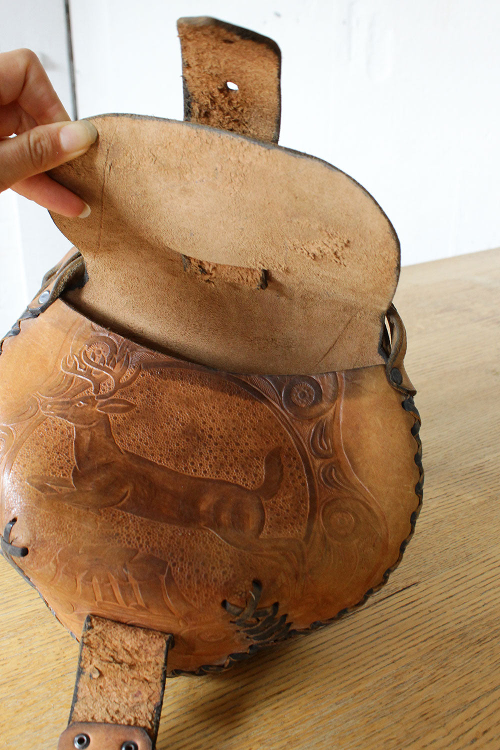Handmade Tooled Deer Purse – OMNIA